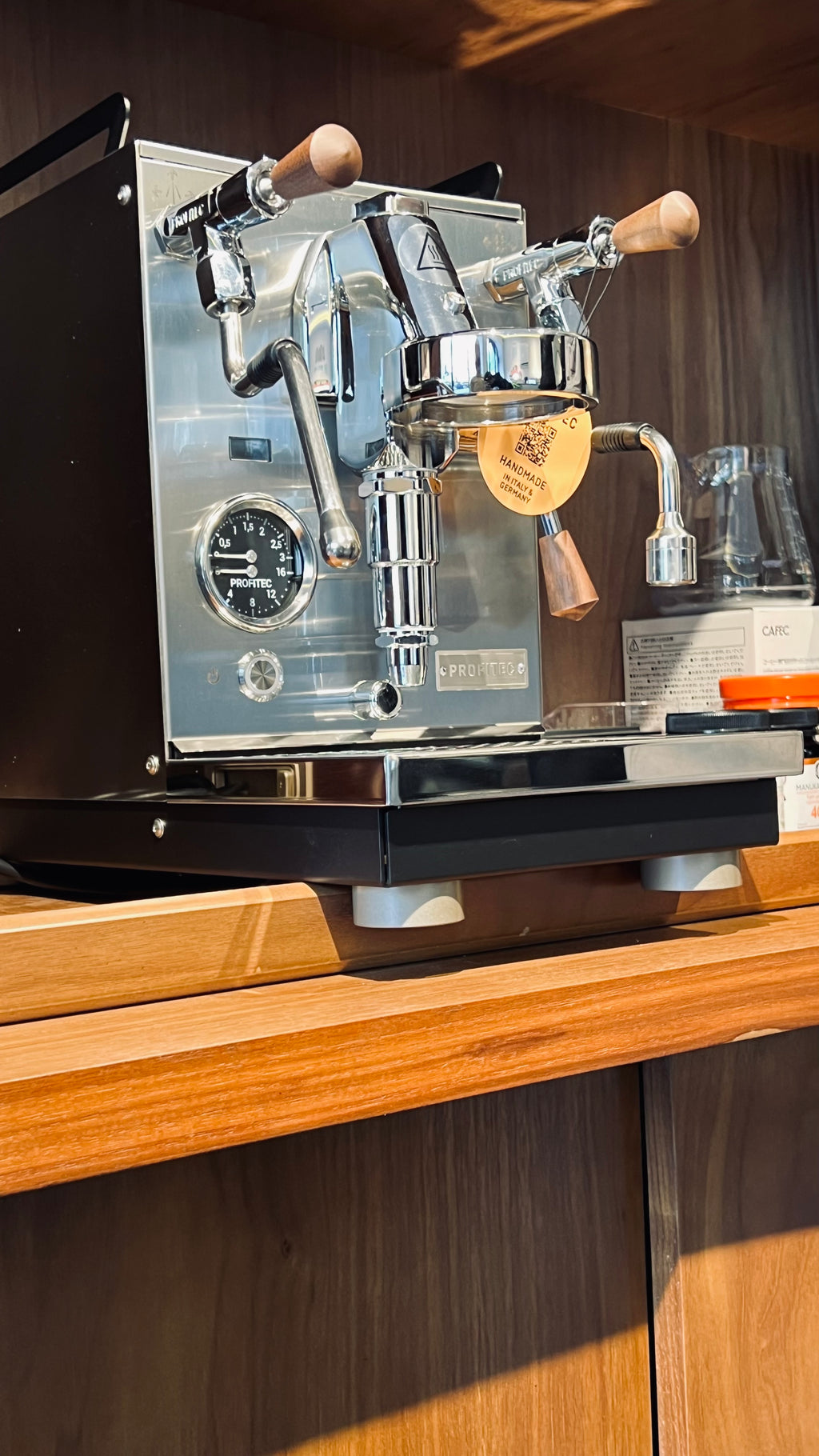 The JUMP is a compact and powerful heat exchanger machine that has a s ...